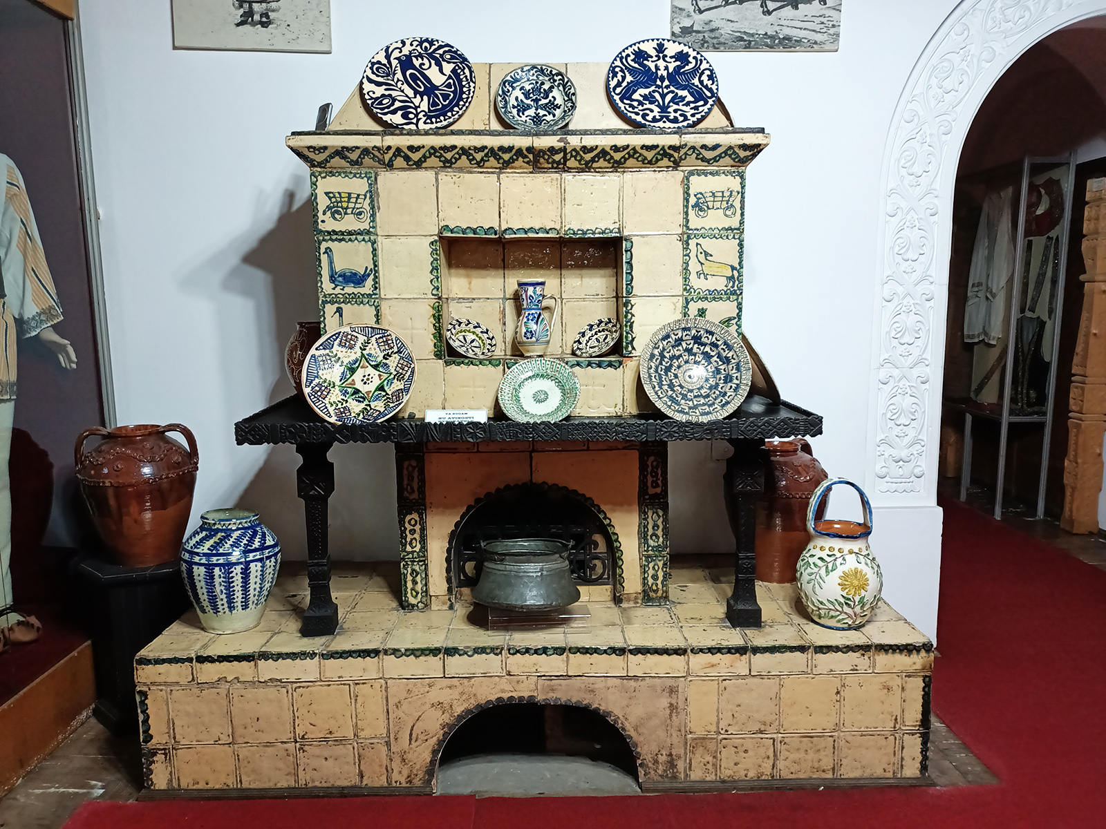 Sectia de Etnografie si Arta populara - Lilly si Margareta Gica ...