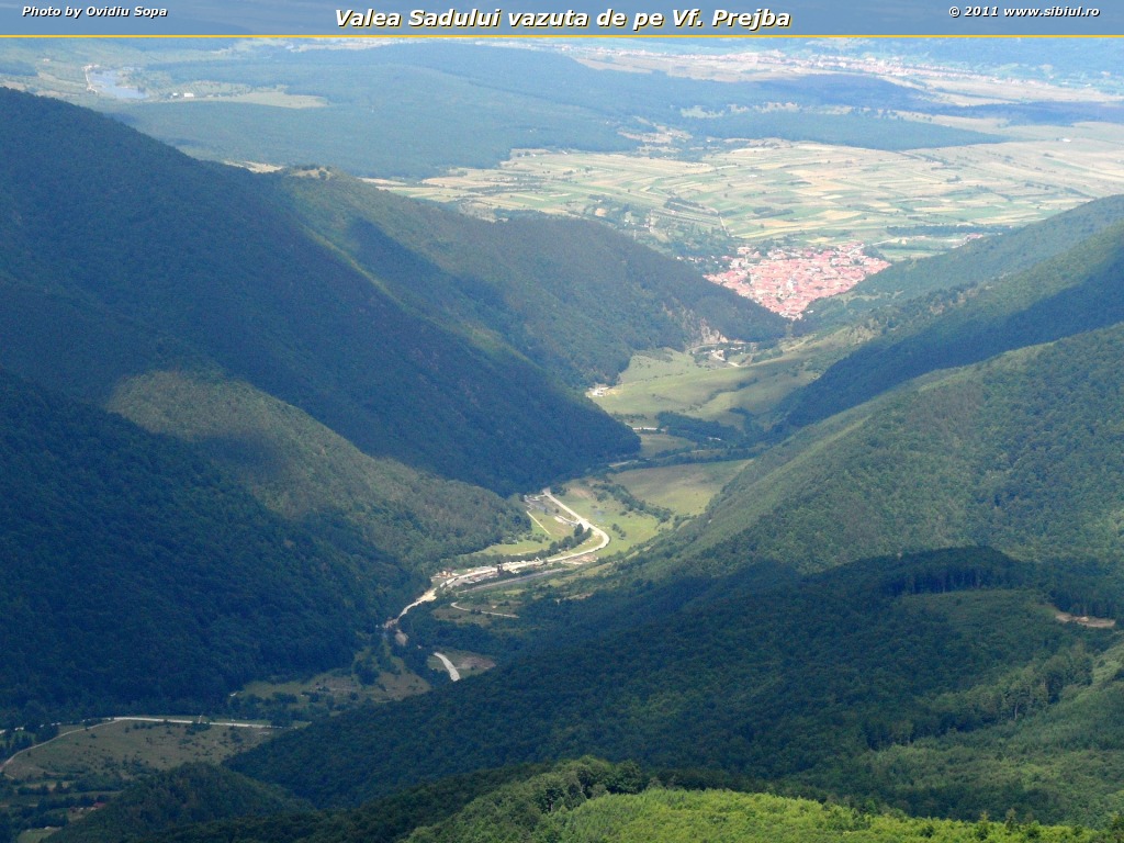 Circuit in Muntii Lotrului Cabana si Varful Prejba | BookTes
