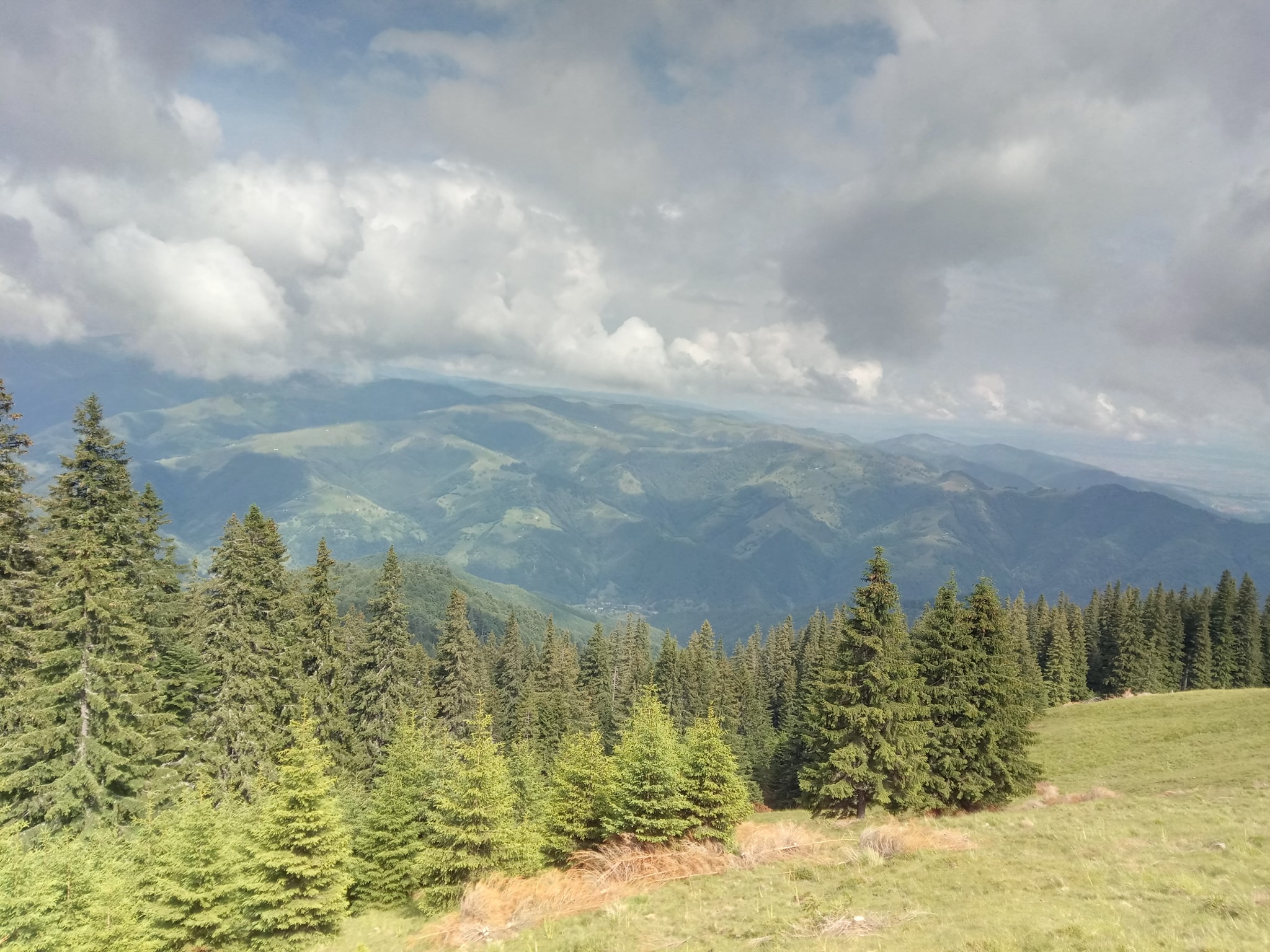 Circuit in Muntii Lotrului Cabana si Varful Prejba | BookTes