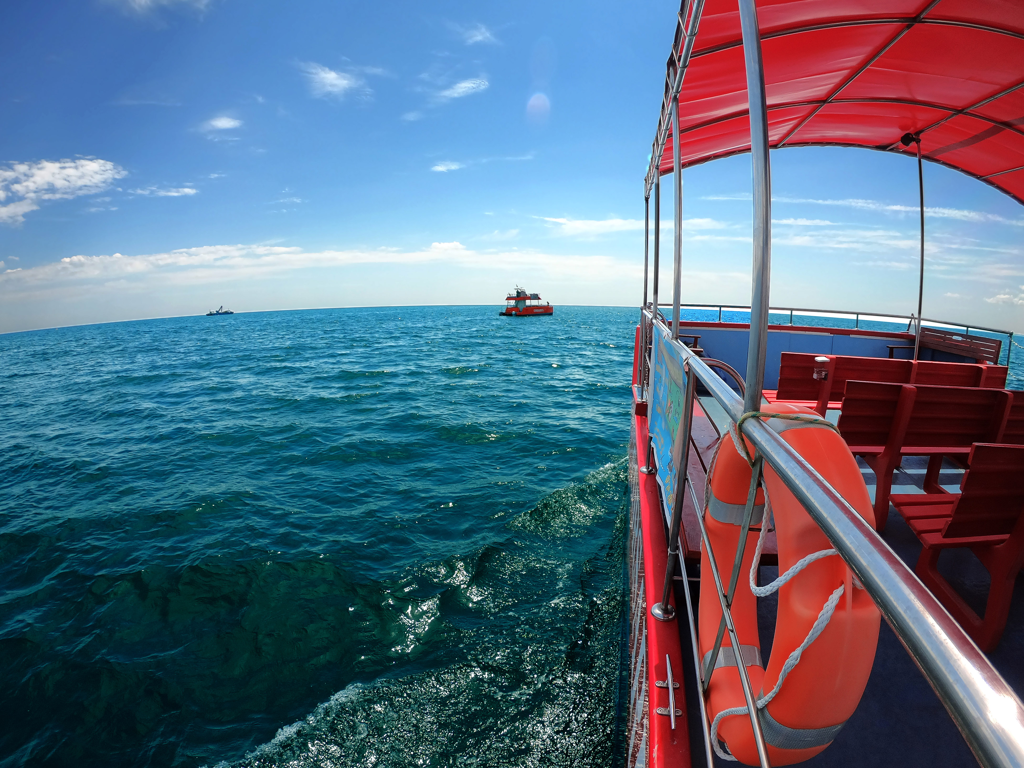 Plimbări pe mare cu "Corsarul" din Portul Turistic Mangalia | BookTes