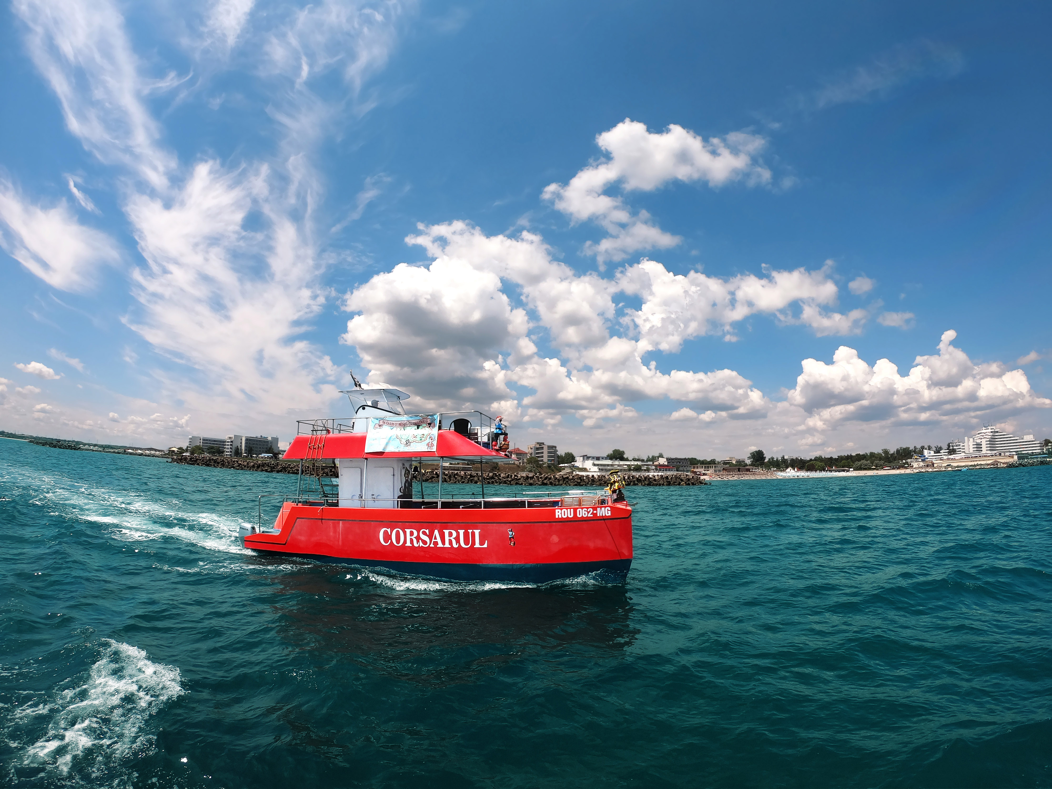 Plimbări pe mare cu "Corsarul" din Portul Turistic Mangalia | BookTes